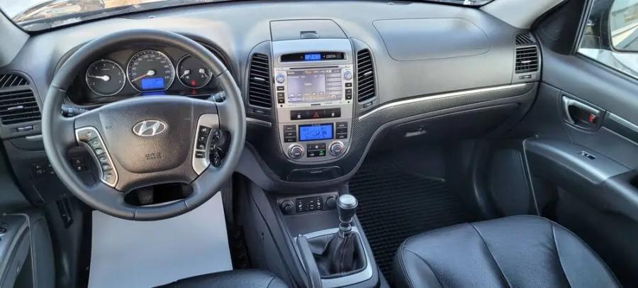 Melns Hyundai Santa Fe 2010 Rīga, ar dzinēja tilpumu 2.20 L un nobraukumu 259 tūkst. km par 8900 €, foto 15 vietnē AUTOMOTO.COM.LV