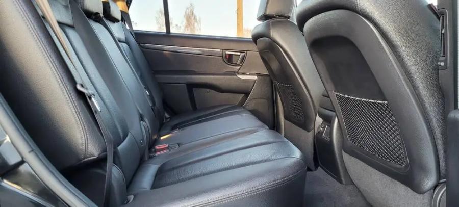 Melns Hyundai Santa Fe 2010 Rīga, ar dzinēja tilpumu 2.20 L un nobraukumu 259 tūkst. km par 8900 €, foto 18 vietnē AUTOMOTO.COM.LV