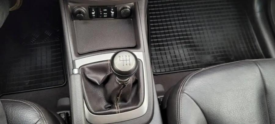 Melns Hyundai Santa Fe 2010 Rīga, ar dzinēja tilpumu 2.20 L un nobraukumu 259 tūkst. km par 8900 €, foto 24 vietnē AUTOMOTO.COM.LV