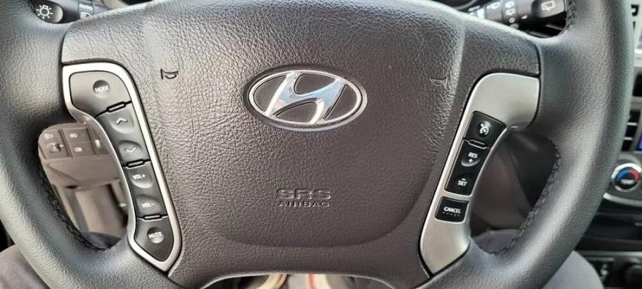 Melns Hyundai Santa Fe 2010 Rīga, ar dzinēja tilpumu 2.20 L un nobraukumu 259 tūkst. km par 8900 €, foto 25 vietnē AUTOMOTO.COM.LV