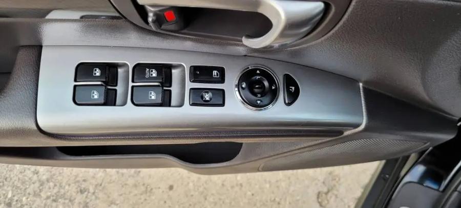 Melns Hyundai Santa Fe 2010 Rīga, ar dzinēja tilpumu 2.20 L un nobraukumu 259 tūkst. km par 8900 €, foto 26 vietnē AUTOMOTO.COM.LV
