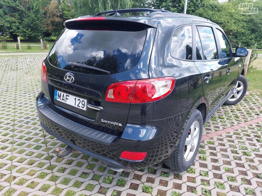 Black Hyundai Santa Fe 2010 in Joniskis, with an engine capacity of 2.20 L and mileage of 268 thousand km for 4000 €, photo 7 on AUTOMOTO.COM.LV