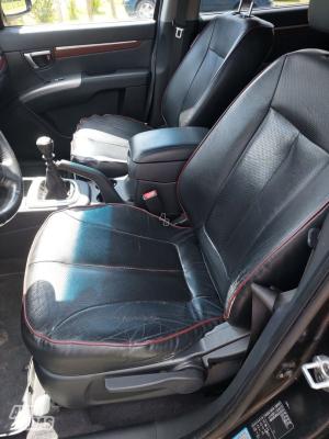 Black Hyundai Santa Fe 2010 in Joniskis, with an engine capacity of 2.20 L and mileage of 268 thousand km for 4000 €, photo 18 on AUTOMOTO.COM.LV
