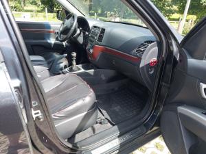 Black Hyundai Santa Fe 2010 in Joniskis, with an engine capacity of 2.20 L and mileage of 268 thousand km for 4000 €, photo 22 on AUTOMOTO.COM.LV