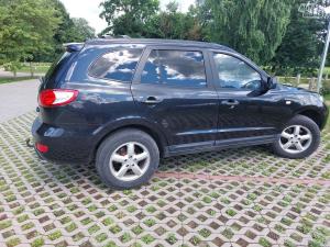 Black Hyundai Santa Fe 2010 in Joniskis, with an engine capacity of 2.20 L and mileage of 268 thousand km for 4000 €, photo 8 on AUTOMOTO.COM.LV