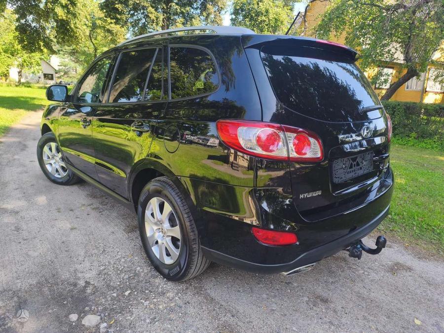 Melns Hyundai Santa Fe 2010 Utena, ar dzinēja tilpumu 2.20 L un nobraukumu 242 tūkst. km par 4850 €, foto 4 vietnē AUTOMOTO.COM.LV