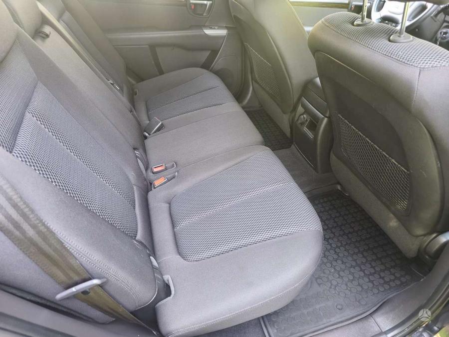 Melns Hyundai Santa Fe 2010 Utena, ar dzinēja tilpumu 2.20 L un nobraukumu 242 tūkst. km par 4850 €, foto 8 vietnē AUTOMOTO.COM.LV