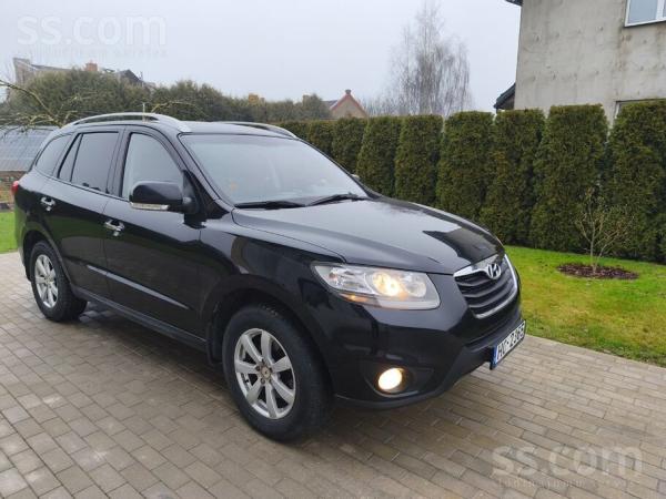 Хендай Санта Фе 2010 в Бауска на AUTOMOTO.COM.LV Черный Хендай Санта Фе 2010 в Бауска, объемом двигателя 2.20 л и пробегом 330 тыс. км за 2000 €, фото 5 на AUTOMOTO.COM.LV