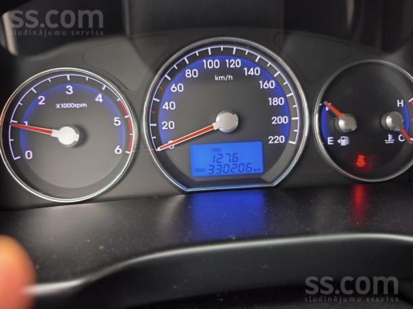 Хендай Санта Фе 2010 в Бауска на AUTOMOTO.COM.LV Черный Хендай Санта Фе 2010 в Бауска, объемом двигателя 2.20 л и пробегом 330 тыс. км за 2000 €, фото 6 на AUTOMOTO.COM.LV