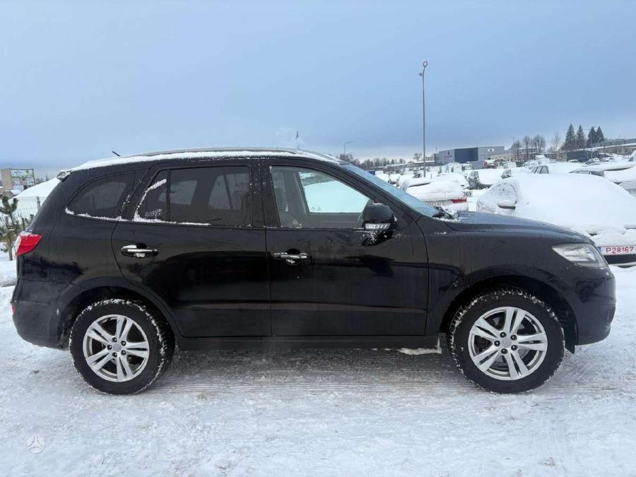 Melns Hyundai Santa Fe 2011 Tauragė, ar dzinēja tilpumu 2.00 L un nobraukumu 259 tūkst. km par 5200 €, foto 2 vietnē AUTOMOTO.COM.LV