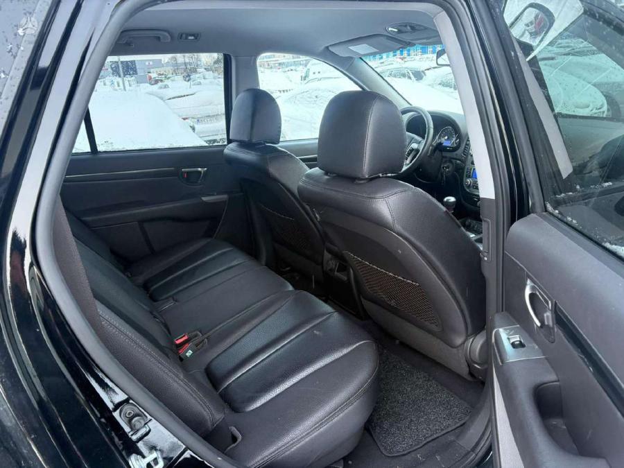 Melns Hyundai Santa Fe 2011 Tauragė, ar dzinēja tilpumu 2.00 L un nobraukumu 259 tūkst. km par 5200 €, foto 13 vietnē AUTOMOTO.COM.LV