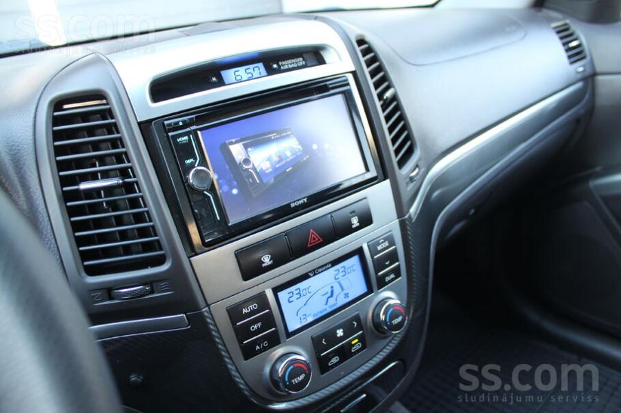Melns Hyundai Santa Fe 2011 Rīga, ar dzinēja tilpumu 2.20 L un nobraukumu 0 tūkst. km par 7490 €, foto 22 vietnē AUTOMOTO.COM.LV