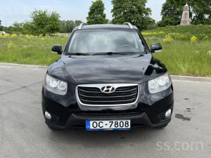 Black Hyundai Santa Fe 2011 in Riga, with an engine capacity of 2.20 L and mileage of 0 thousand km for 5950 €, photo 3 on AUTOMOTO.COM.LV