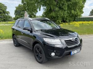 Black Hyundai Santa Fe 2011 in Riga, with an engine capacity of 2.20 L and mileage of 0 thousand km for 5950 €, photo 4 on AUTOMOTO.COM.LV