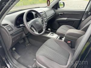 Black Hyundai Santa Fe 2011 in Riga, with an engine capacity of 2.20 L and mileage of 0 thousand km for 5950 €, photo 10 on AUTOMOTO.COM.LV