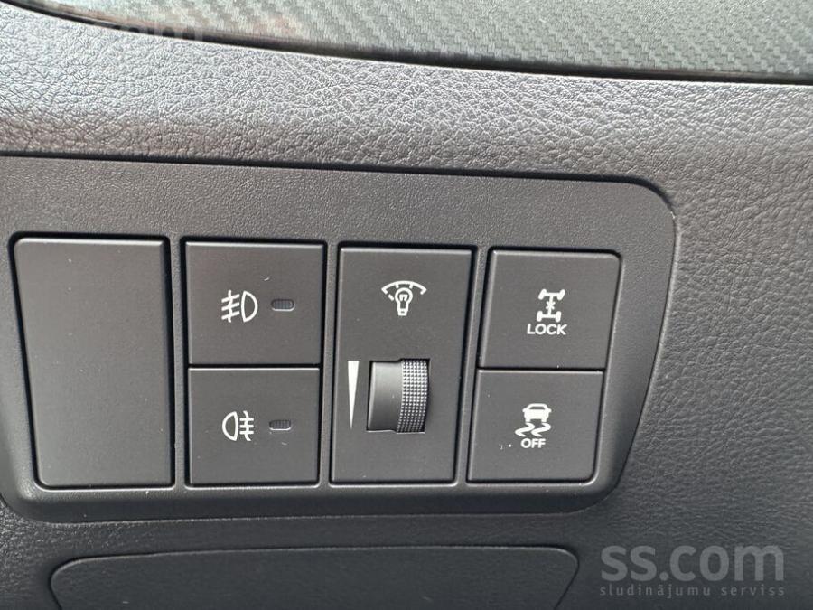 Black Hyundai Santa Fe 2011 in Riga, with an engine capacity of 2.20 L and mileage of 0 thousand km for 5950 €, photo 12 on AUTOMOTO.COM.LV