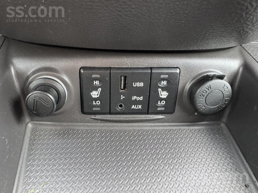 Black Hyundai Santa Fe 2011 in Riga, with an engine capacity of 2.20 L and mileage of 0 thousand km for 5950 €, photo 24 on AUTOMOTO.COM.LV