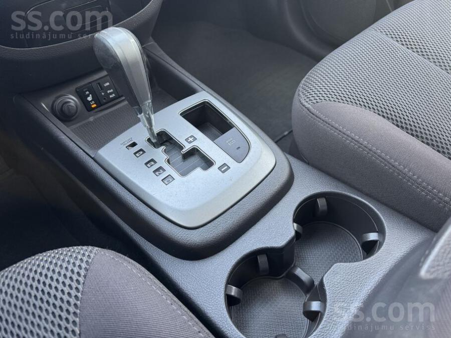Black Hyundai Santa Fe 2011 in Riga, with an engine capacity of 2.20 L and mileage of 0 thousand km for 5950 €, photo 26 on AUTOMOTO.COM.LV