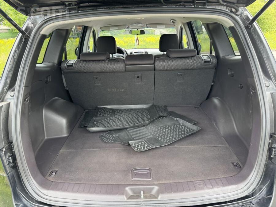 Black Hyundai Santa Fe 2011 in Riga, with an engine capacity of 2.20 L and mileage of 0 thousand km for 5950 €, photo 29 on AUTOMOTO.COM.LV