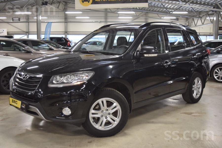 Black Hyundai Santa Fe 2011 in Riga, with an engine capacity of 2.20 L and mileage of 194 thousand km for 3400 €, photo 1 on AUTOMOTO.COM.LV