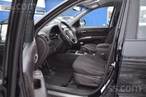 Black Hyundai Santa Fe 2011 in Riga, with an engine capacity of 2.20 L and mileage of 194 thousand km for 3400 €, photo 4 on AUTOMOTO.COM.LV