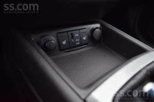 Black Hyundai Santa Fe 2011 in Riga, with an engine capacity of 2.20 L and mileage of 194 thousand km for 3400 €, photo 7 on AUTOMOTO.COM.LV