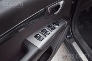 Black Hyundai Santa Fe 2011 in Riga, with an engine capacity of 2.20 L and mileage of 194 thousand km for 3400 €, photo 9 on AUTOMOTO.COM.LV