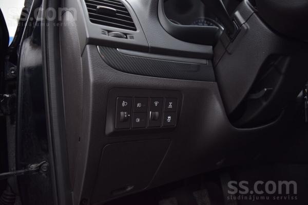 Black Hyundai Santa Fe 2011 in Riga, with an engine capacity of 2.20 L and mileage of 194 thousand km for 3400 €, photo 9 on AUTOMOTO.COM.LV