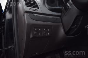 Black Hyundai Santa Fe 2011 in Riga, with an engine capacity of 2.20 L and mileage of 194 thousand km for 3400 €, photo 10 on AUTOMOTO.COM.LV