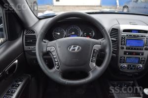 Black Hyundai Santa Fe 2011 in Riga, with an engine capacity of 2.20 L and mileage of 194 thousand km for 3400 €, photo 11 on AUTOMOTO.COM.LV