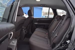 Black Hyundai Santa Fe 2011 in Riga, with an engine capacity of 2.20 L and mileage of 194 thousand km for 3400 €, photo 14 on AUTOMOTO.COM.LV