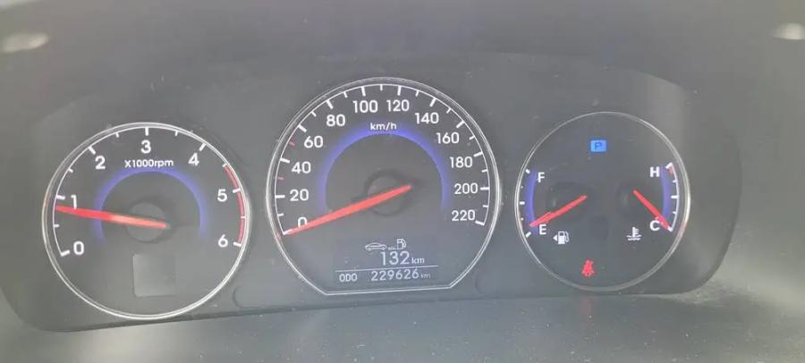 Melns Hyundai Santa Fe 2011 Rīga, ar dzinēja tilpumu 2.20 L un nobraukumu 230 tūkst. km par 6500 €, foto 14 vietnē AUTOMOTO.COM.LV