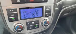 Melns Hyundai Santa Fe 2011 Rīga, ar dzinēja tilpumu 2.20 L un nobraukumu 230 tūkst. km par 6500 €, foto 23 vietnē AUTOMOTO.COM.LV