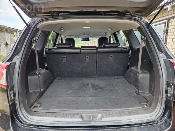 Black Hyundai Santa Fe 2011 in Madona, with an engine capacity of 2.20 L and mileage of 349 thousand km for 5700 €, photo 6 on AUTOMOTO.COM.LV