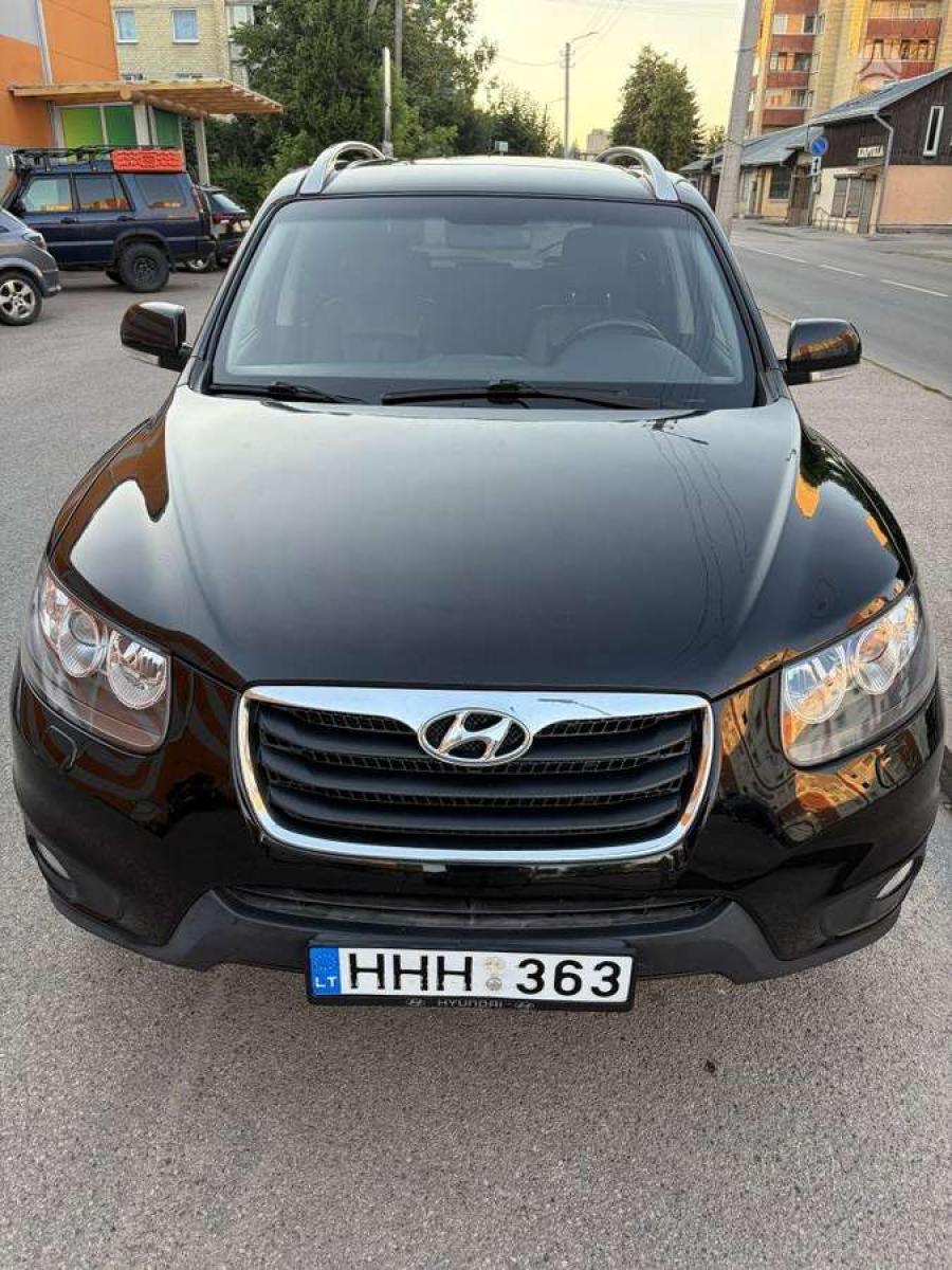 Melns Hyundai Santa Fe 2011 Kauņa, ar dzinēja tilpumu 2.20 L un nobraukumu 155 tūkst. km par 7800 €, foto 1 vietnē AUTOMOTO.COM.LV
