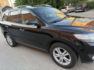 Melns Hyundai Santa Fe 2011 Kauņa, ar dzinēja tilpumu 2.20 L un nobraukumu 155 tūkst. km par 7800 €, foto 3 vietnē AUTOMOTO.COM.LV
