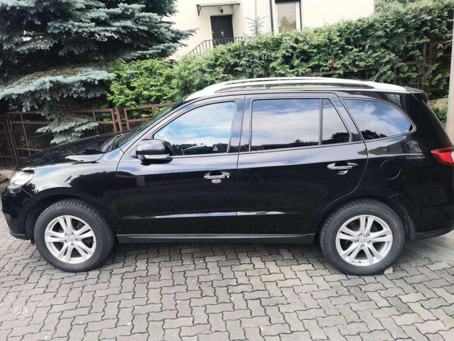 Melns Hyundai Santa Fe 2011 Kauņa, ar dzinēja tilpumu 2.20 L un nobraukumu 155 tūkst. km par 7800 €, foto 4 vietnē AUTOMOTO.COM.LV