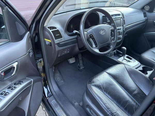 Black Hyundai Santa Fe 2011 in Kaunas, with an engine capacity of 2.20 L and mileage of 155 thousand km for 7800 €, photo 5 on AUTOMOTO.COM.LV