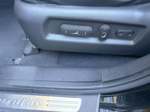 Black Hyundai Santa Fe 2011 in Kaunas, with an engine capacity of 2.20 L and mileage of 155 thousand km for 7800 €, photo 6 on AUTOMOTO.COM.LV