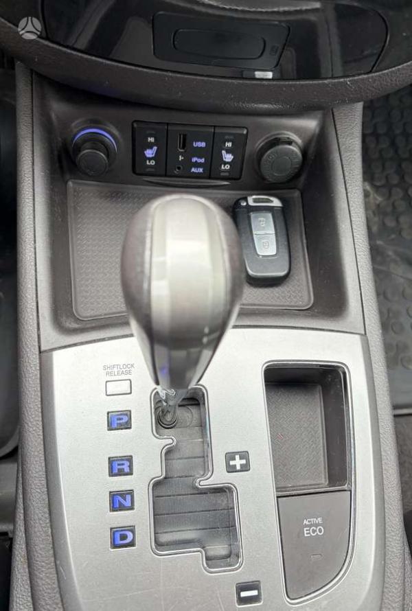 Black Hyundai Santa Fe 2011 in Kaunas, with an engine capacity of 2.20 L and mileage of 155 thousand km for 7800 €, photo 10 on AUTOMOTO.COM.LV