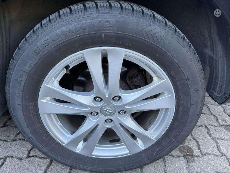 Melns Hyundai Santa Fe 2011 Kauņa, ar dzinēja tilpumu 2.20 L un nobraukumu 155 tūkst. km par 7800 €, foto 18 vietnē AUTOMOTO.COM.LV