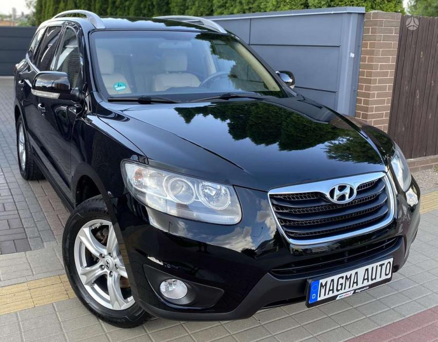 Black Hyundai Santa Fe 2011 in Marijampole, with an engine capacity of 2.20 L and mileage of 237 thousand km for 6999 €, photo 8 on AUTOMOTO.COM.LV