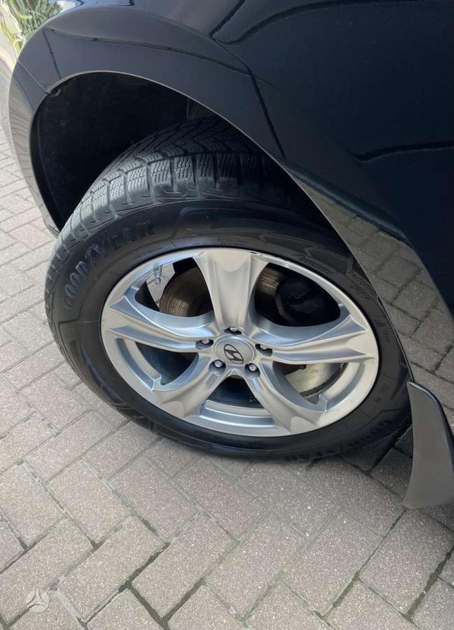 Black Hyundai Santa Fe 2011 in Marijampole, with an engine capacity of 2.20 L and mileage of 237 thousand km for 6999 €, photo 12 on AUTOMOTO.COM.LV