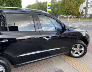 Black Hyundai Santa Fe 2011 in Marijampole, with an engine capacity of 2.20 L and mileage of 237 thousand km for 6999 €, photo 16 on AUTOMOTO.COM.LV