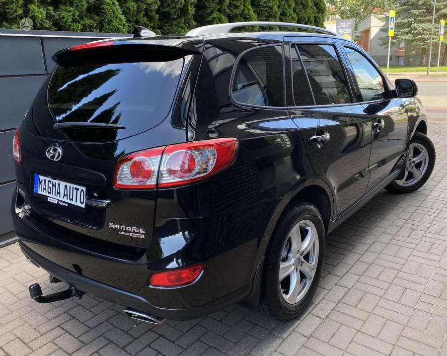 Black Hyundai Santa Fe 2011 in Marijampole, with an engine capacity of 2.20 L and mileage of 237 thousand km for 6999 €, photo 17 on AUTOMOTO.COM.LV