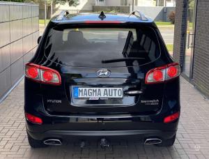 Black Hyundai Santa Fe 2011 in Marijampole, with an engine capacity of 2.20 L and mileage of 237 thousand km for 6999 €, photo 19 on AUTOMOTO.COM.LV