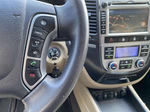 Black Hyundai Santa Fe 2011 in Marijampole, with an engine capacity of 2.20 L and mileage of 237 thousand km for 6999 €, photo 33 on AUTOMOTO.COM.LV