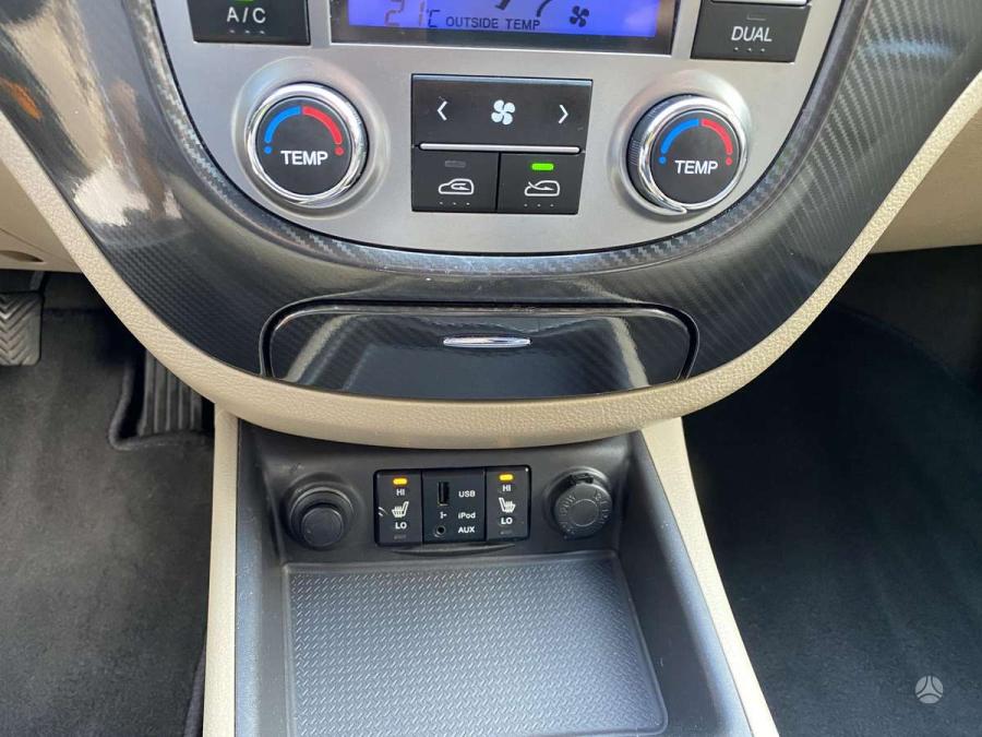 Black Hyundai Santa Fe 2011 in Marijampole, with an engine capacity of 2.20 L and mileage of 237 thousand km for 6999 €, photo 39 on AUTOMOTO.COM.LV