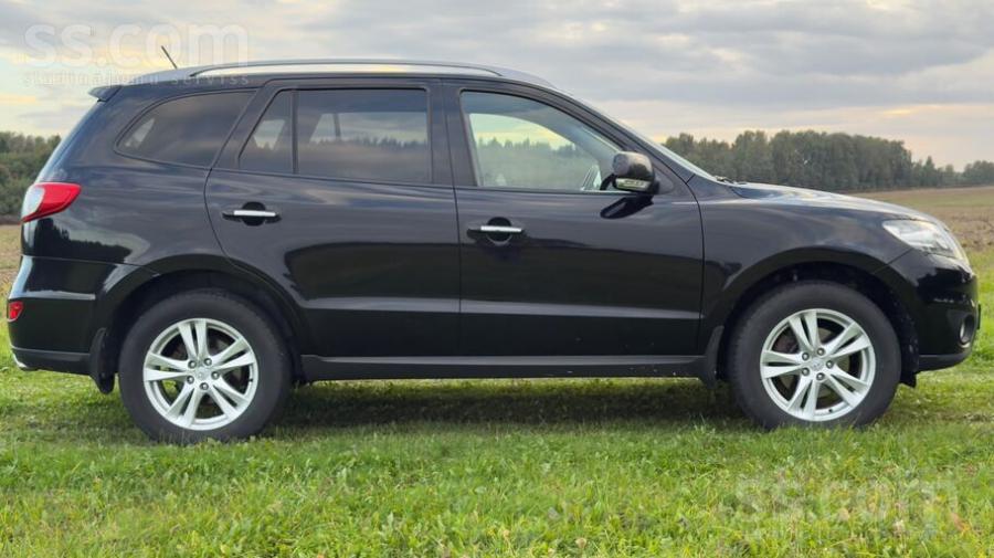 Melns Hyundai Santa Fe 2011 Rīga, ar dzinēja tilpumu 2.20 L un nobraukumu 315 tūkst. km par 4900 €, foto 5 vietnē AUTOMOTO.COM.LV