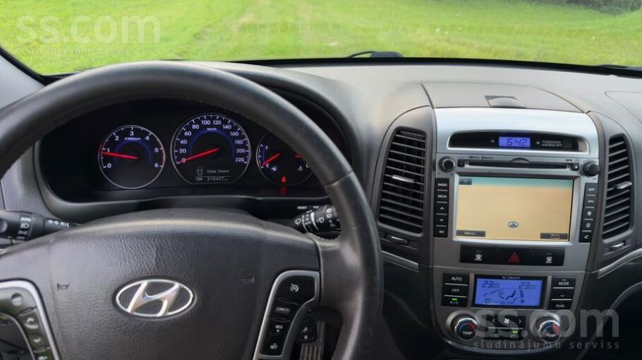 Melns Hyundai Santa Fe 2011 Rīga, ar dzinēja tilpumu 2.20 L un nobraukumu 315 tūkst. km par 4900 €, foto 12 vietnē AUTOMOTO.COM.LV